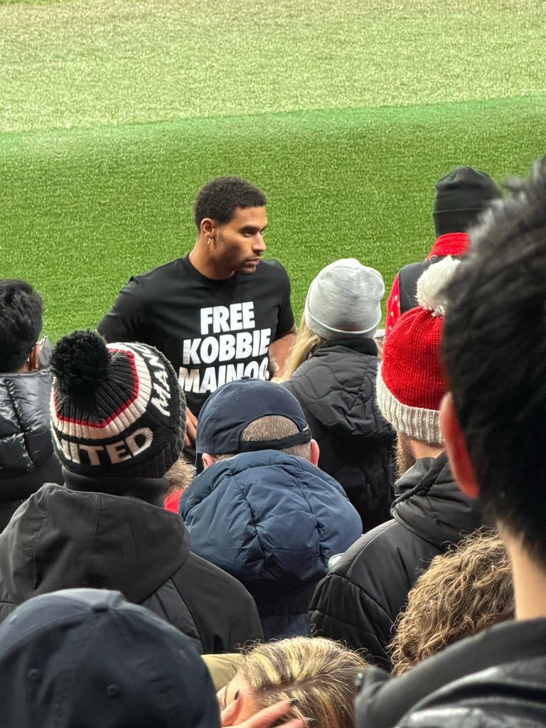 Jordan Mainoo’s “Free Kobbie Mainoo” Shirt Steals Spotlight at Old ...